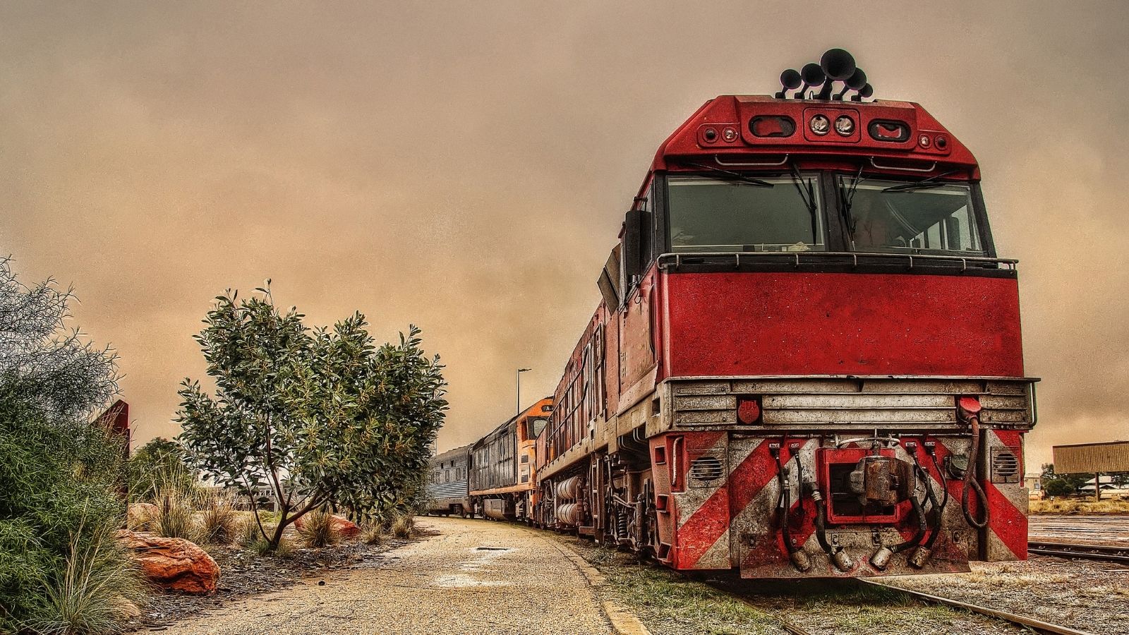 DYK You Can Cross Multiple Climate Zones With These 7 Train Journeys
