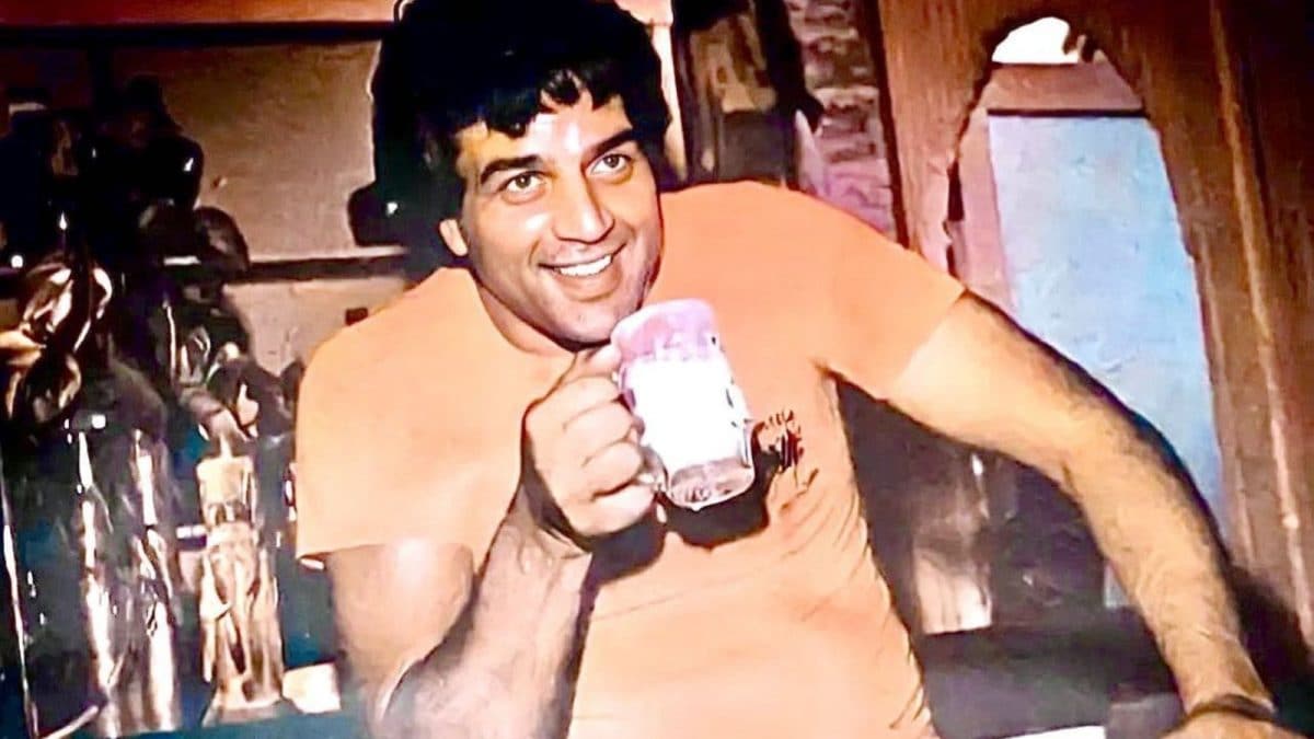 Dharmendra Passes Away: Revisiting The Actor’s Rare Unseen Moments