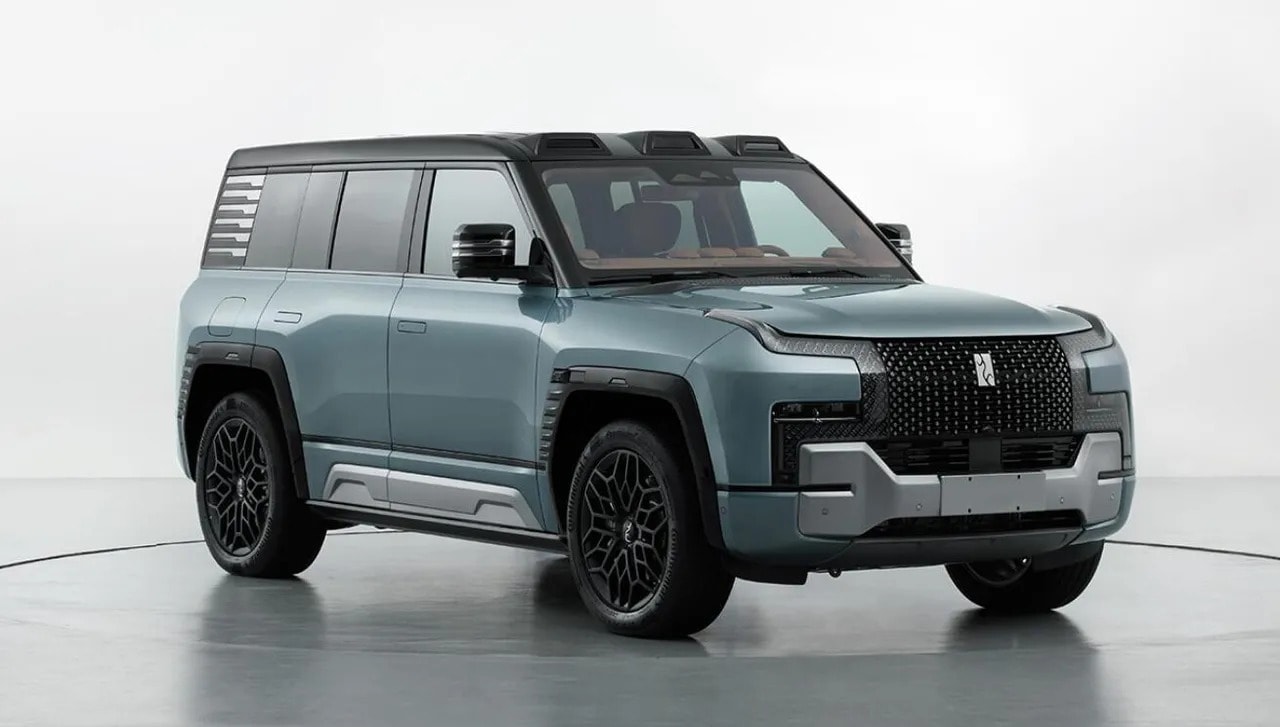 This SUV Can Float On Water For 30 Minutes, Can Even Spin 360 Degrees ...