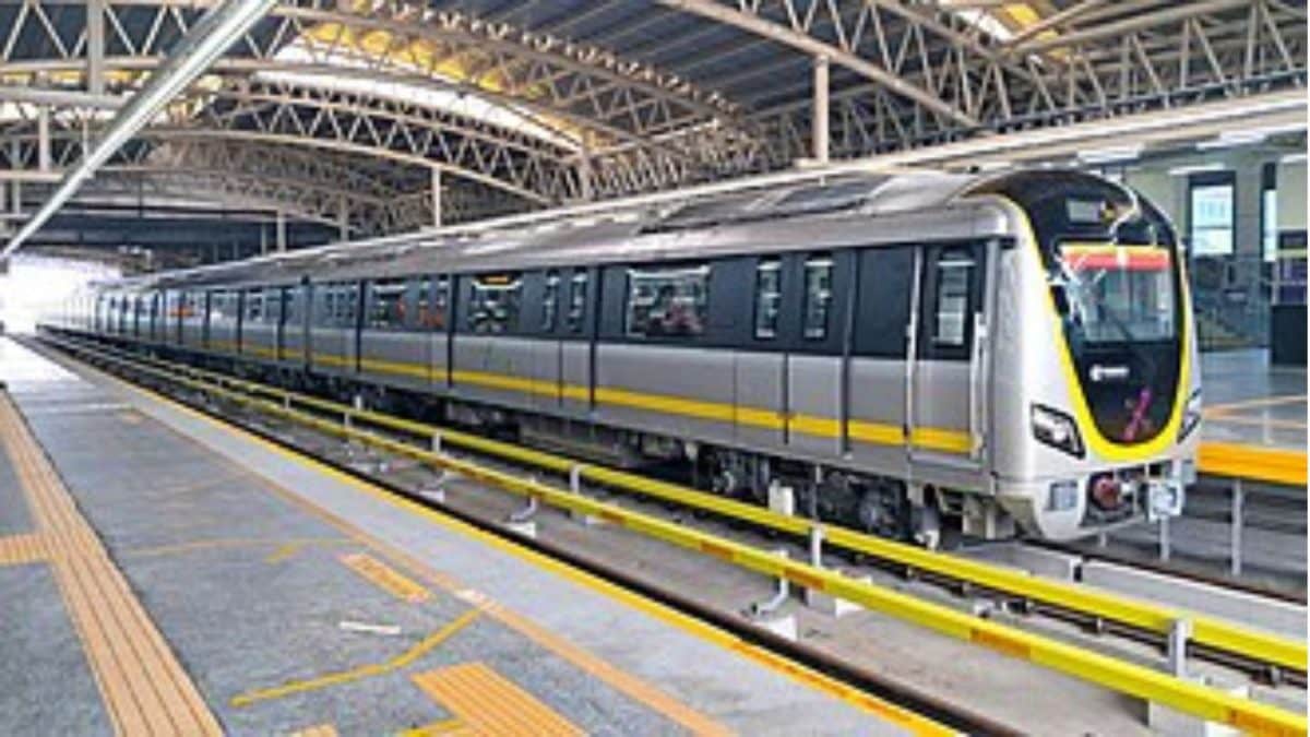 Bengaluru Yellow Line Metro To Start At 5 AM On Mondays, Relief For ...
