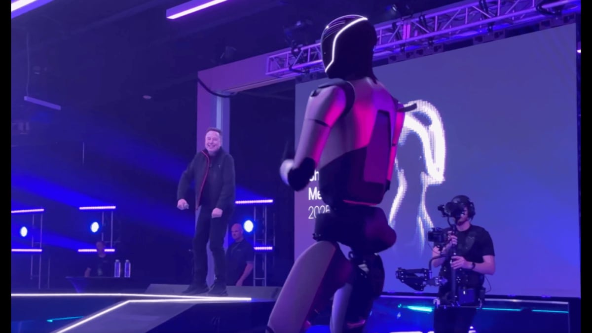 Elon Musk Dances With Tesla Robot After $1 Trillion Pay Deal Gets ...