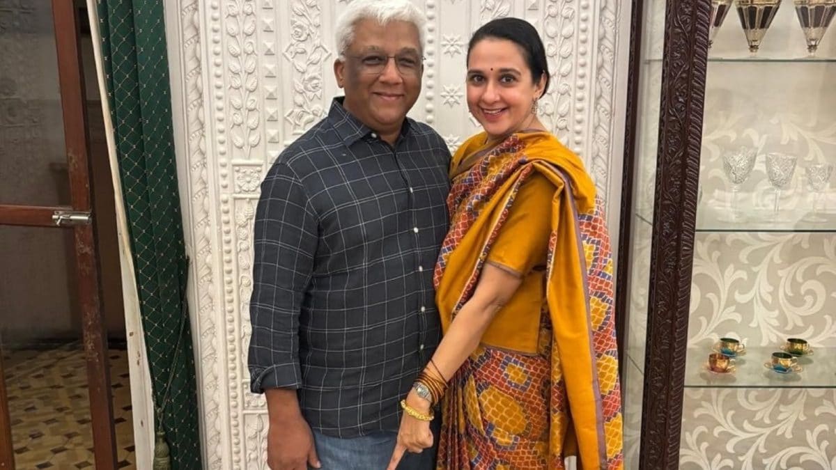 Draped In Royalty: Maharani Radhikaraje Gaekwad Dons Rainbow Snake Skin ...