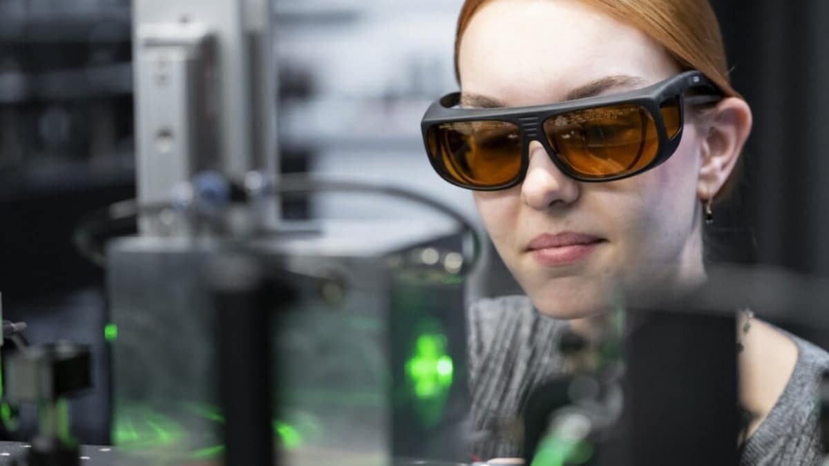 Where Does Lightning Begin? Scientists Capture The Tiny Spark That ...