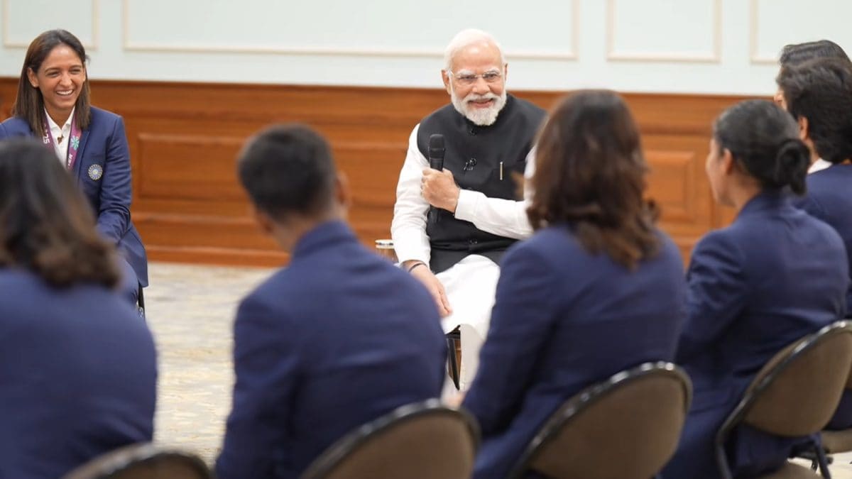 PM Narendra Modi Meets ICC World Champion Indian Women's Cricket Team ...