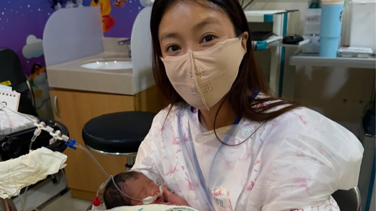 Sweet Home Star Lee Si Young Welcomes Baby Girl After Divorce From ...