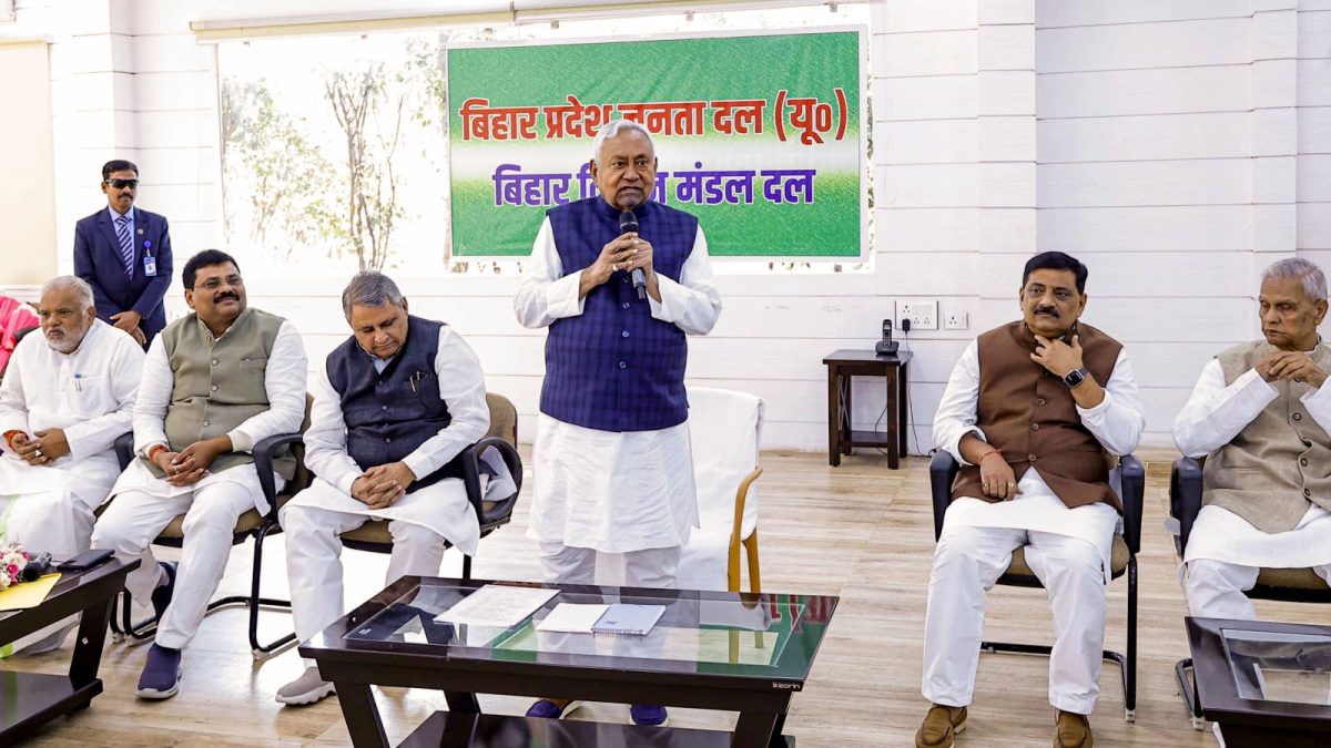 Bihar Government Formation News Updates: Nitish Kumar Meets Governor ...