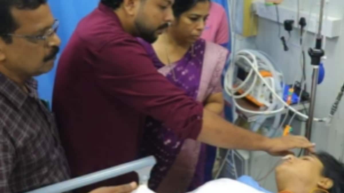 Kerala Man Refuses To Postpone Wedding, Marries Injured Bride In ...