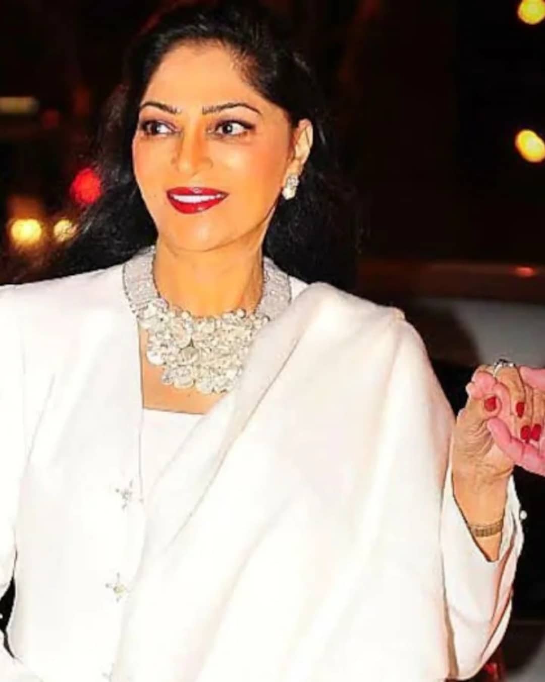 At 17, Simi Garewal Fell In Love With A 69-Year-Old Maharaja, Was ...