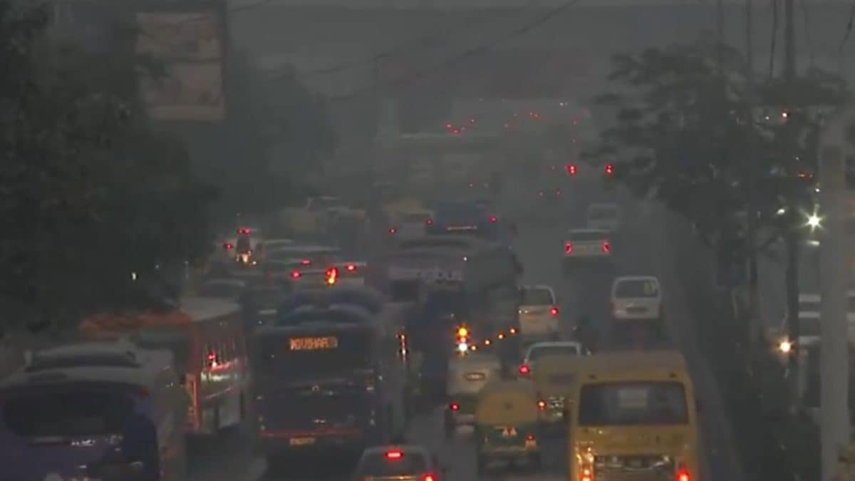Thick Smog Blankets Delhi-NCR; AQI Climbs To 349 A Day After GRAP-III ...