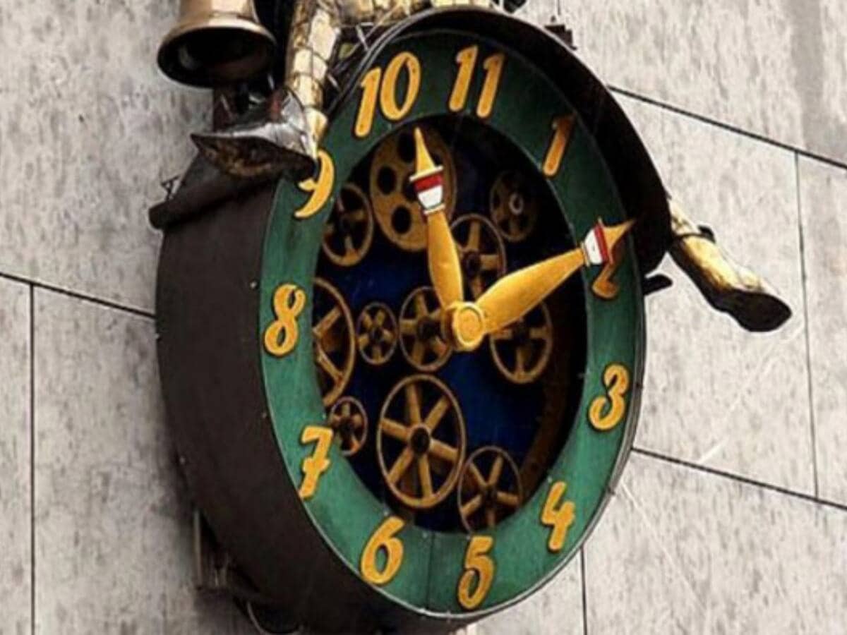 Ever Noticed All Watch Ads Show 10:10 On The Clock? The Real Reason ...