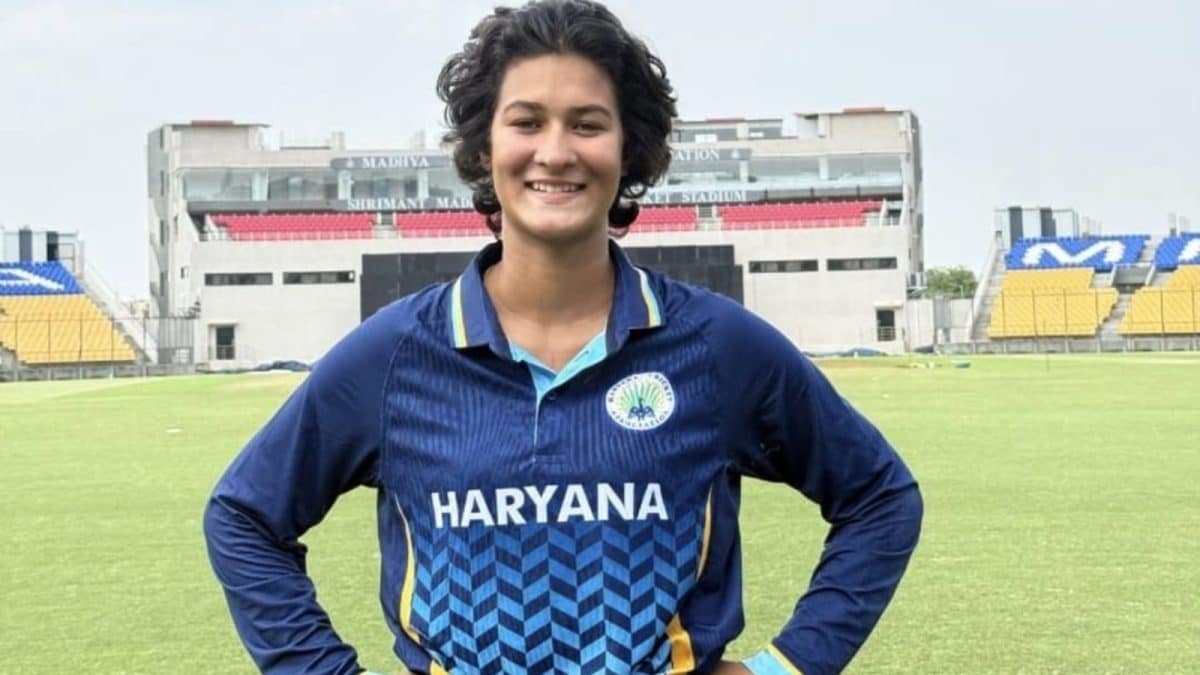 Meet Deeya Yadav, MS Dhoni Fan And Ambidextrous Bowler Who Created ...