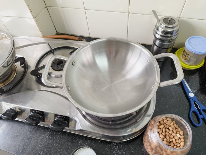 Why Is Silver Colour Coming Off Aluminum ‘Kadhai’? Tips To Check Real ...