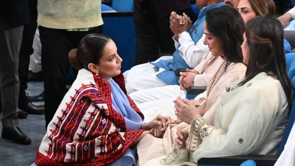 Kangana Ranaut Gets Emotional At Dharmendra's Prayer Meet: 'He Came ...