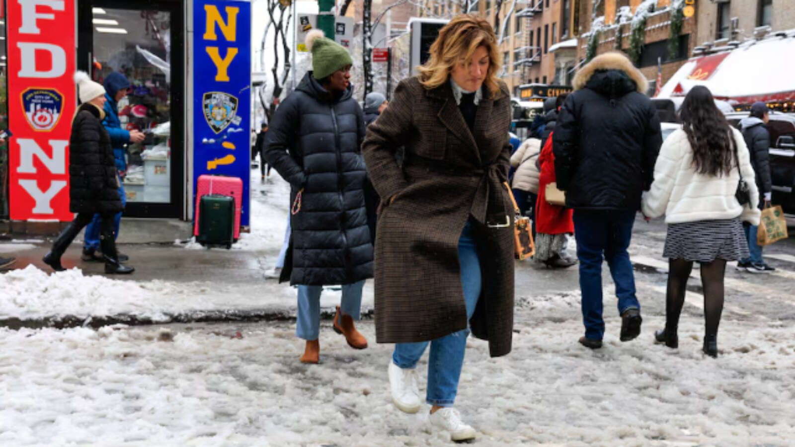 Winter Storm Sweeps US; Manhattan Among Places Covered In Snow | Photos