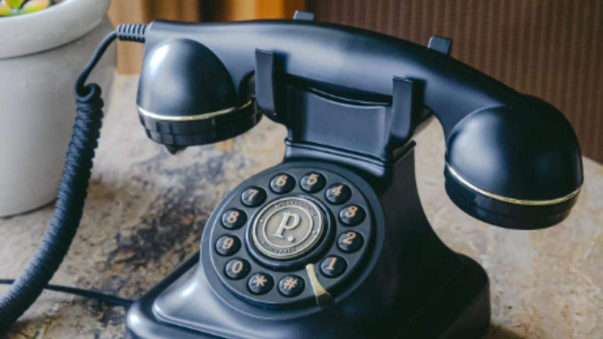This Retro-Style Landline Phone Can Take Your WhatsApp And FaceTime ...