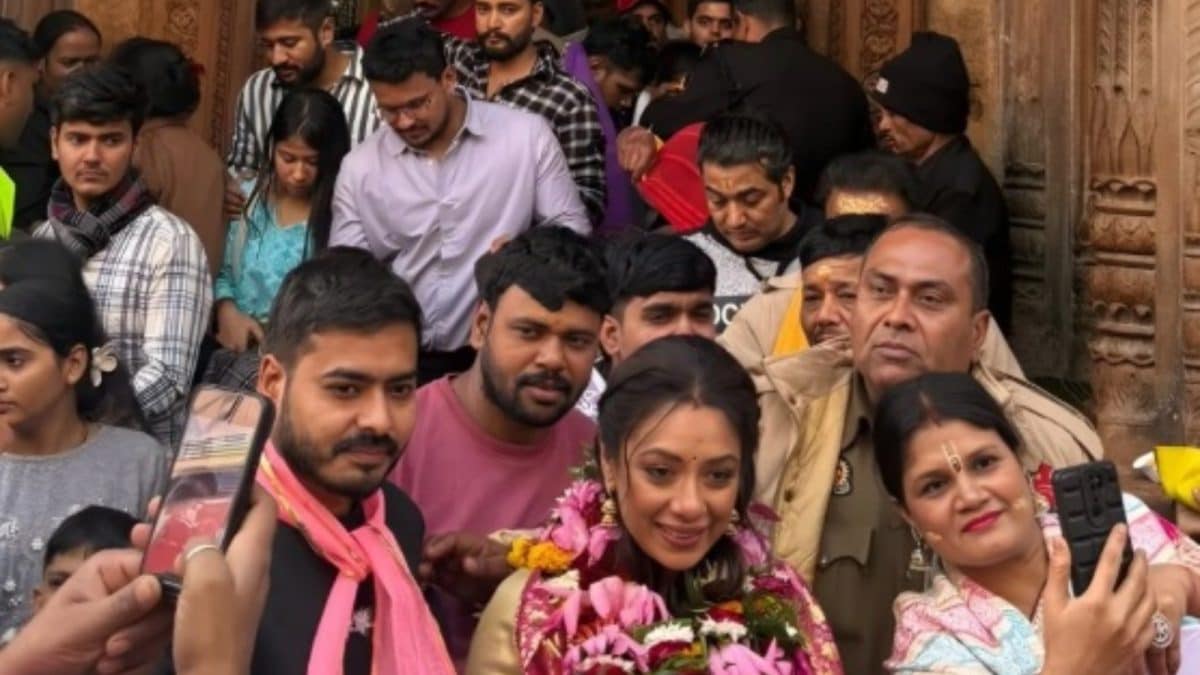 Rupali Ganguly Seeks Blessings At Banke Bihari Temple In Vrindavan; Photos Go Viral | Television ...