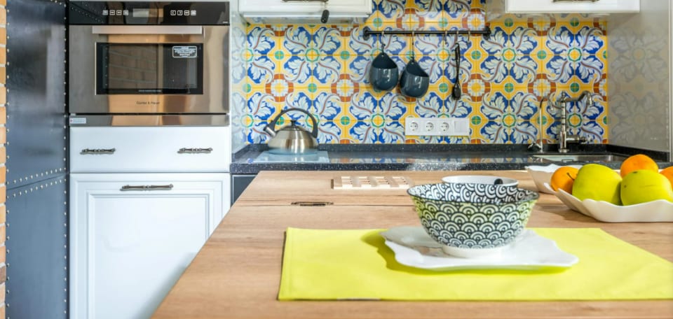 Glass, Plastic Or Ceramic Utensils? Check What’s Safe & Unsafe Inside ...