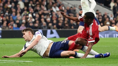 Van De Ven's Reveals Message He Sent To Alexander Isak Following ...