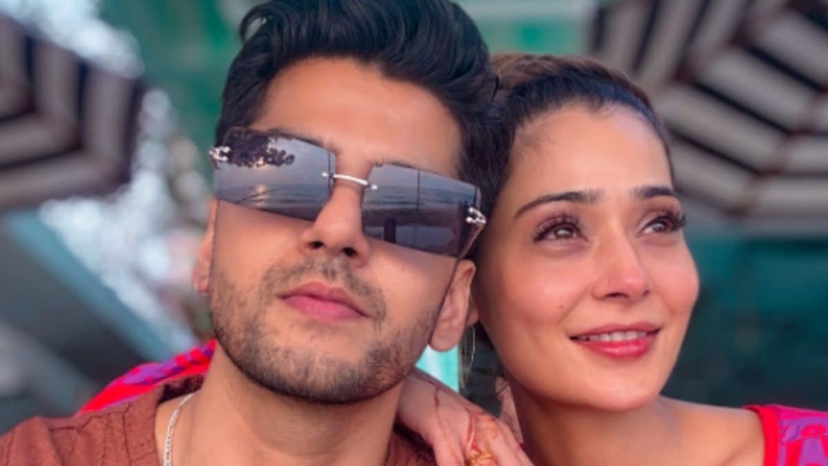 Newlyweds Sara Khan And Krish Pathak Fly To Thailand For Their ...