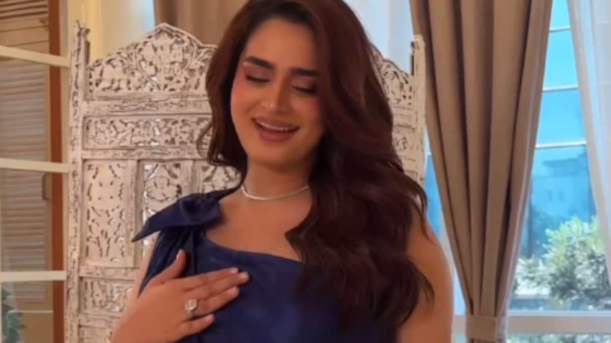 Ayesha Khan Bids Adieu To 2025 In Dhurandhar Style | Bollywood News ...