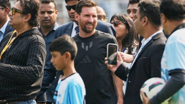 Lionel Messi GOAT Tour 2025 Day 2 Highlights: Messi Blesses Wankhede ...