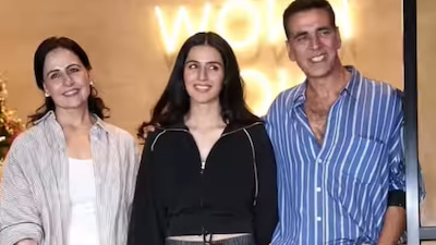 Ahead Of Ikkis Release, Akshay Kumar Snapped With Niece Simar Bhatia, Sister Alka | Bollywood ...