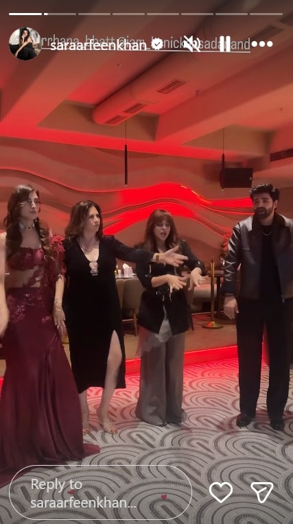 Farrhana Bhatt, Sara Arfeen Khan Recreate Akshaye Khanna’s Viral Dance ...