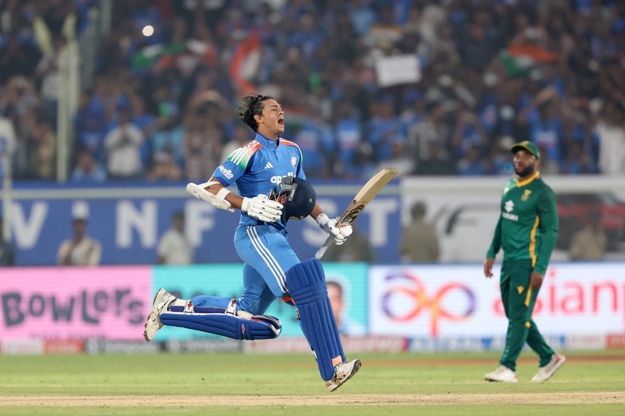 Yashasvi Jaiswal Matches MS Dhoni's 20-Year-Old Feat, Becomes 6th ...