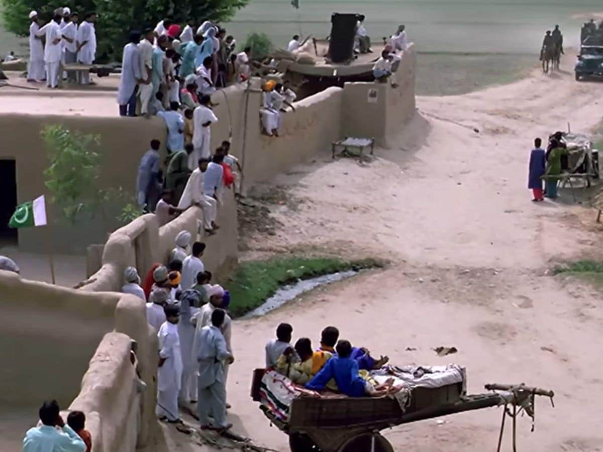 This Director Had 50,000 People Throw Stones At His Hero, Film Became ...