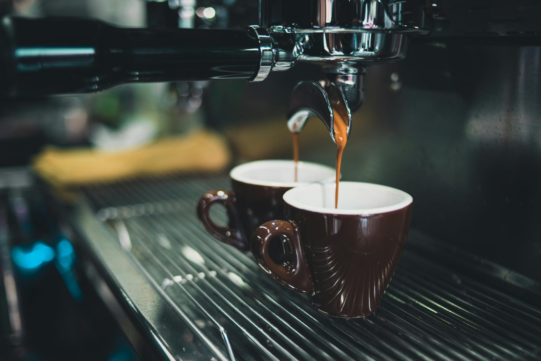 World’s Smallest Coffee Shop Serves Your Favourite Brew With A ‘Reason ...
