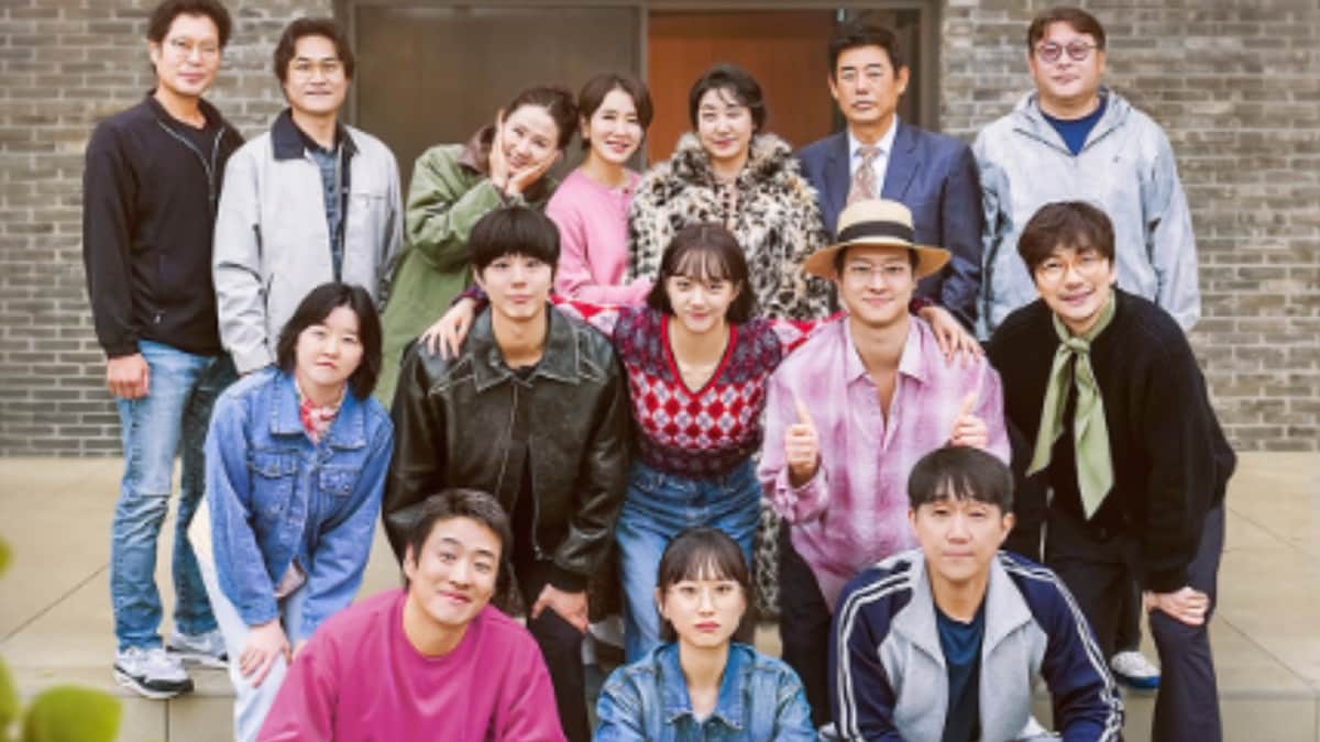 Reply 1988 Cast Recreates Iconic Poster For 10th Anniversary, But One ...