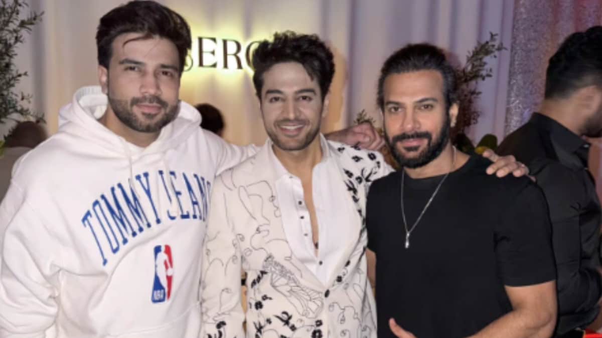 Bigg Boss Winners Karan Veer Mehra, Gaurav Khanna Pose Together For ...