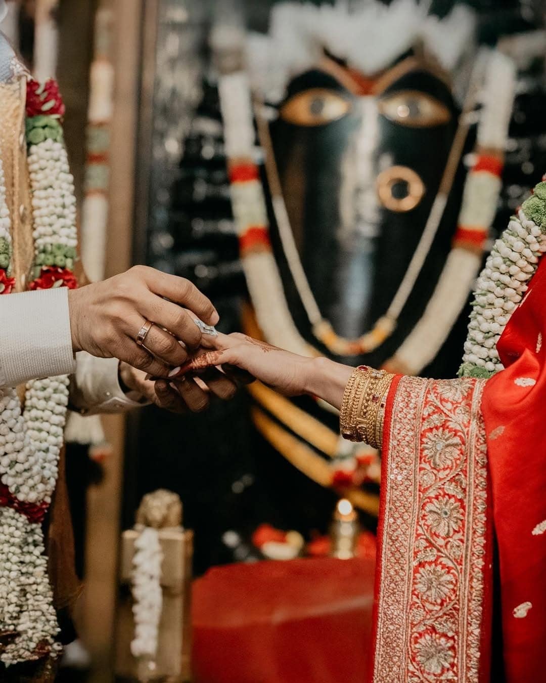 Samantha Prabhu-Raj Nidimoru Wedding Photos: Identity Of Woman Next To ...
