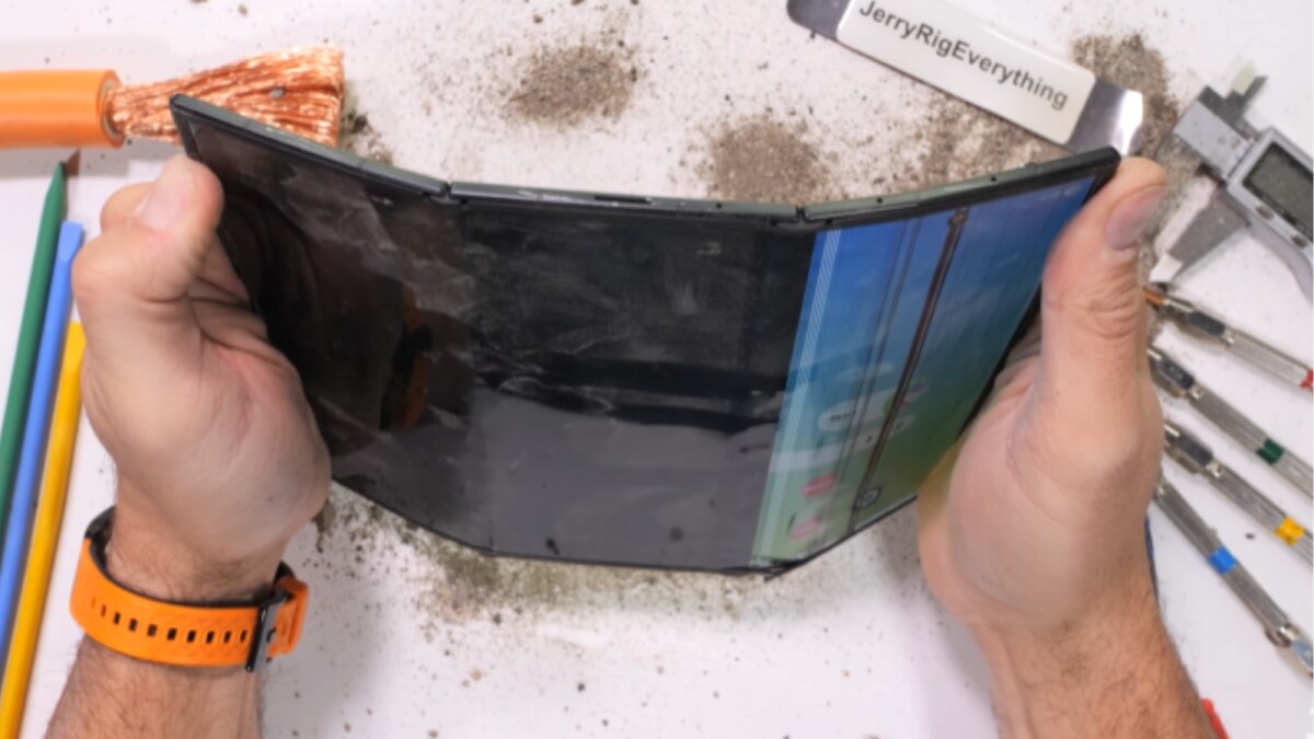 Why Are X Users Fighting Over Samsung Galaxy Z TriFold's Failed Bend ...