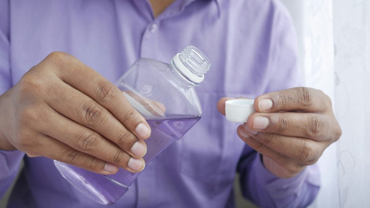 Tired Of Alcoholic Mouthwashes? DIY This Clove Mouthwash At Home | See ...