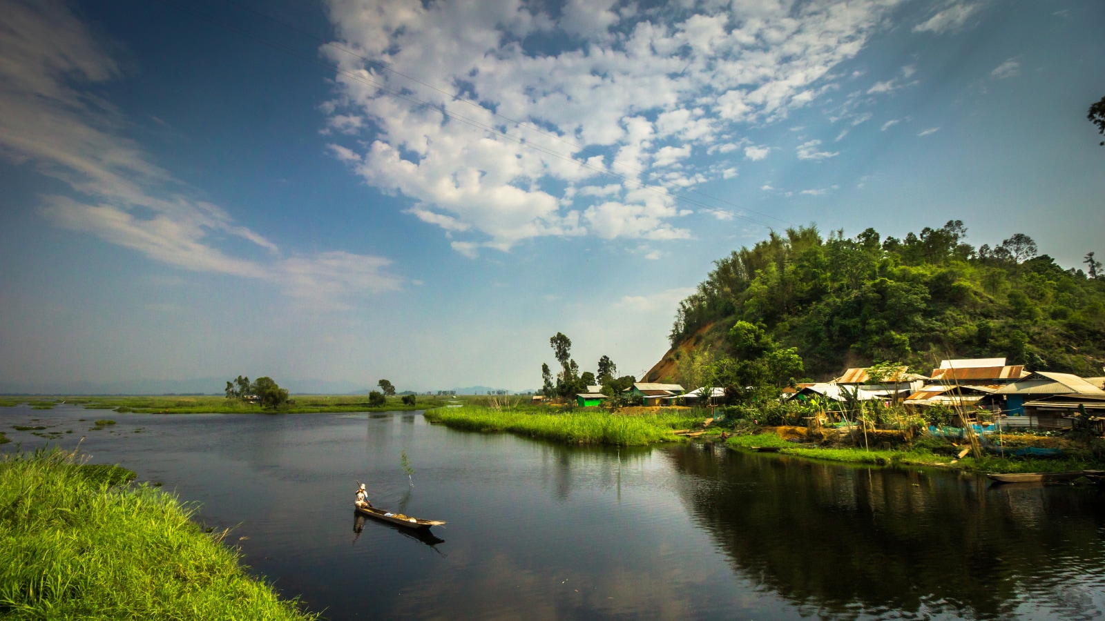 Ever Walked On Moving Land? Inside Strangest Lake Where The Homes Float ...