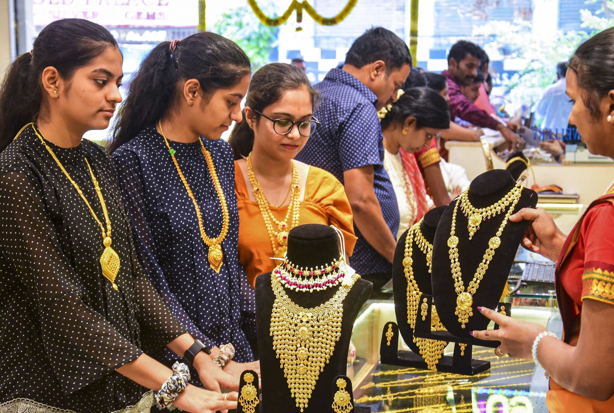 Hyderabad: Gold Prices Drop Sharply After Weeks Of Surge; Is This The Right Time To Buy?