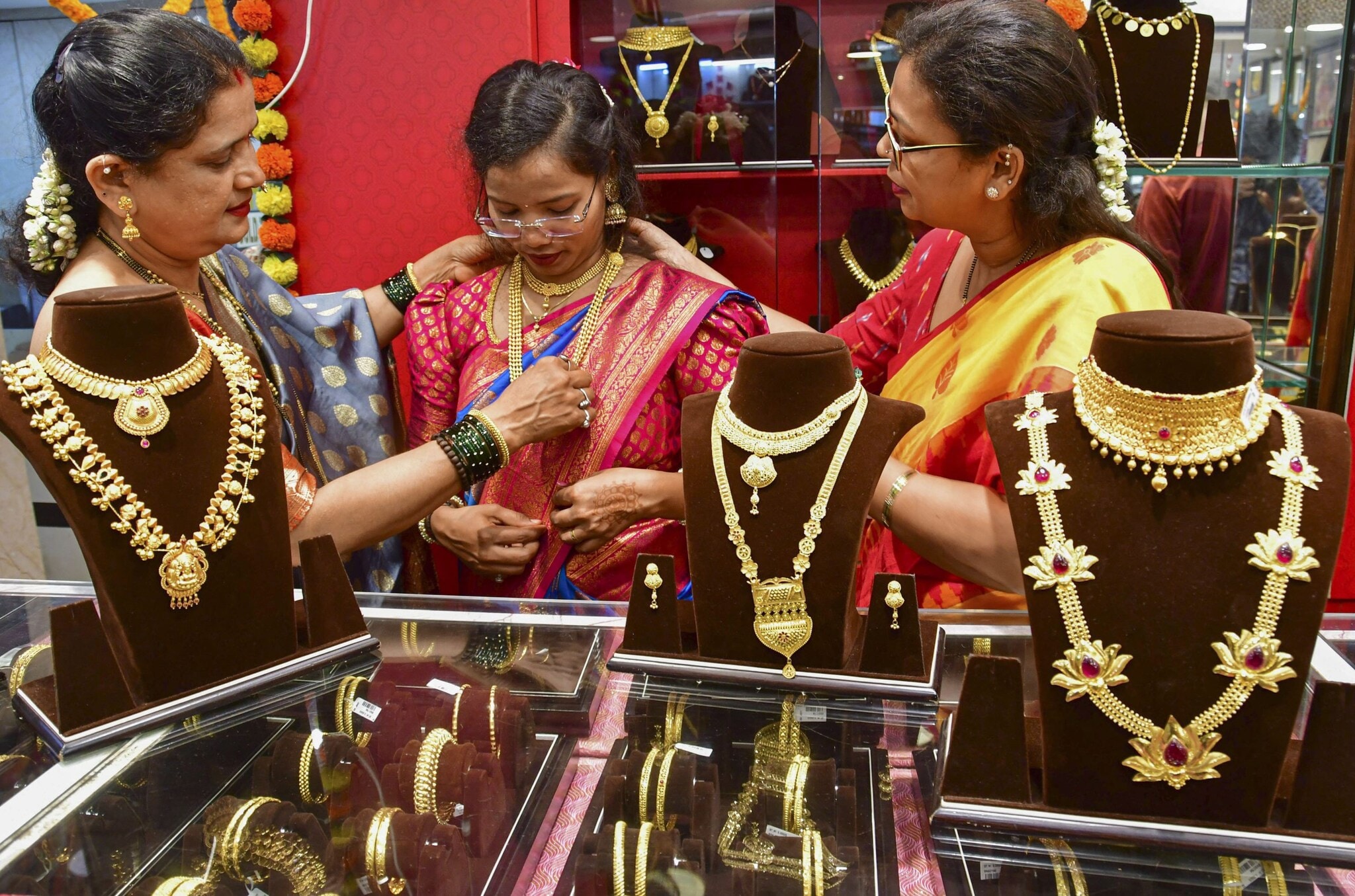 Hyderabad: Gold Prices Drop Sharply After Weeks Of Surge; Is This The ...