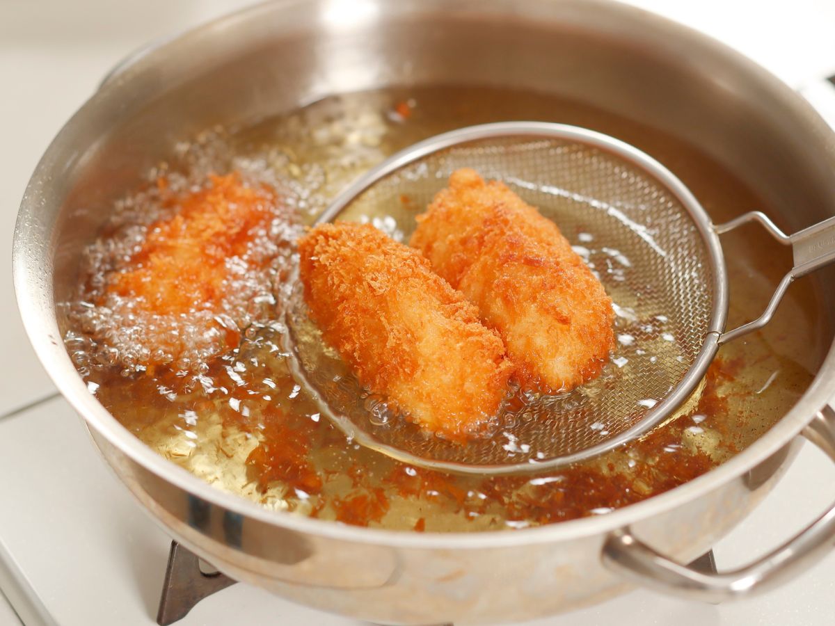 Do Not Throw It Down The Sink: 5 Easy Way To Dispose Off Used Cooking ...