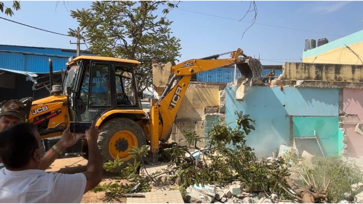 After Kogilu, BDA Bulldozers Raze Homes, Sheds On Disputed Land In ...