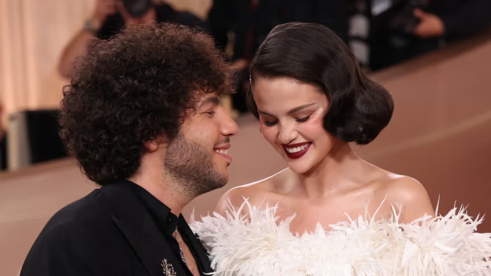 Selena Gomez Channels Modern Hollywood Glamour In Chanel At The Golden ...