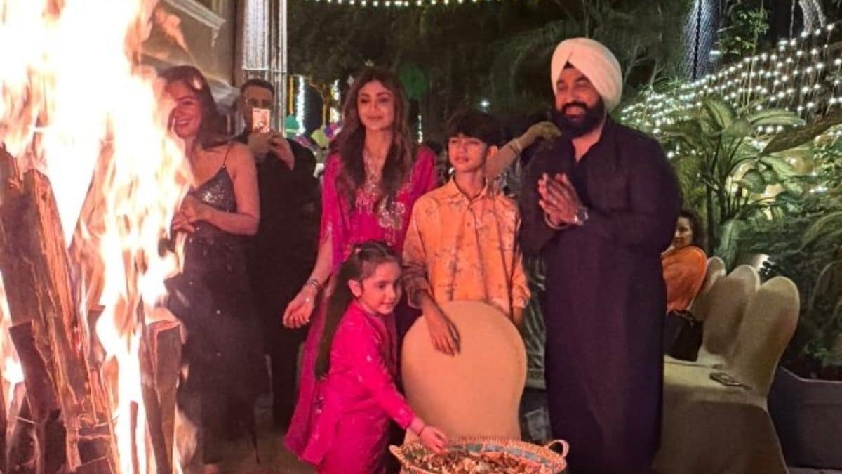 Shilpa Shetty Dances To Dhol Beats, Celebrates Lohri With Raj Kundra ...