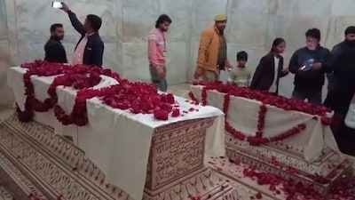 Down 22 Feet And Into History: Inside Mumtaz Mahal-Shah Jahan's Grave ...