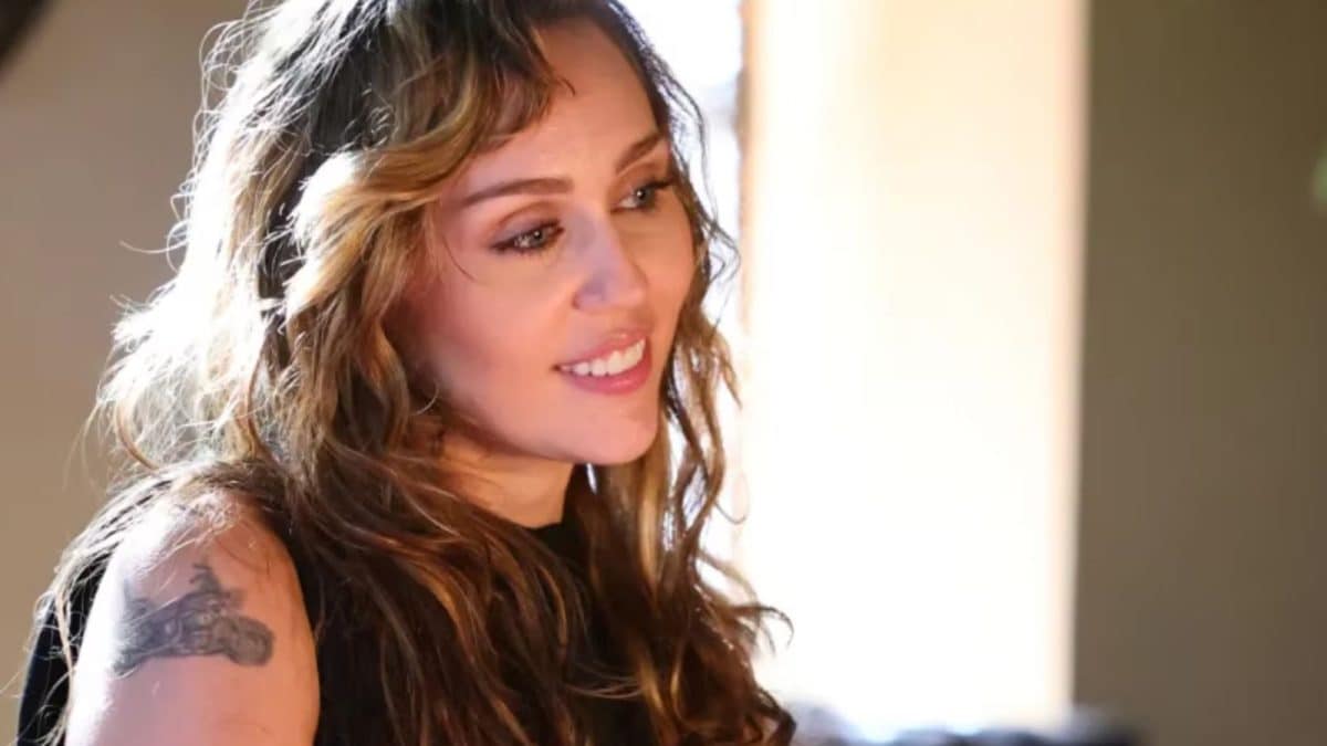 Miley Cyrus, Liam Hemsworth Rebuilding Friendship After Divorce? What ...