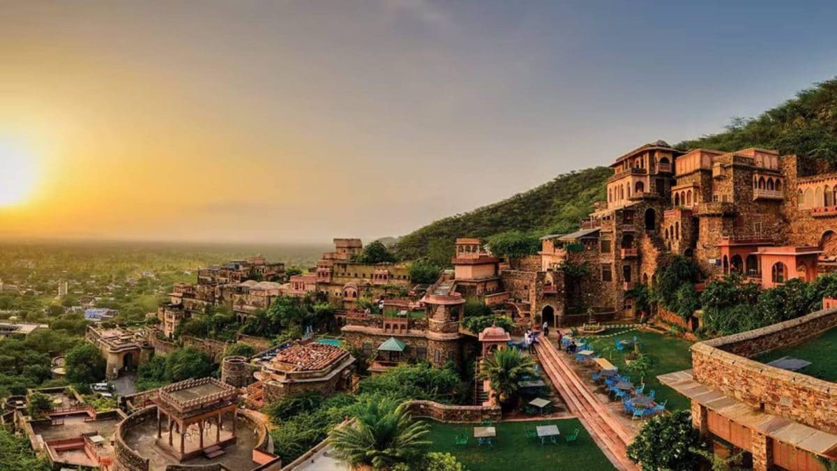 Republic Day Weekend Getaways Near Delhi: Forts, Bird Sanctuaries & Hills
