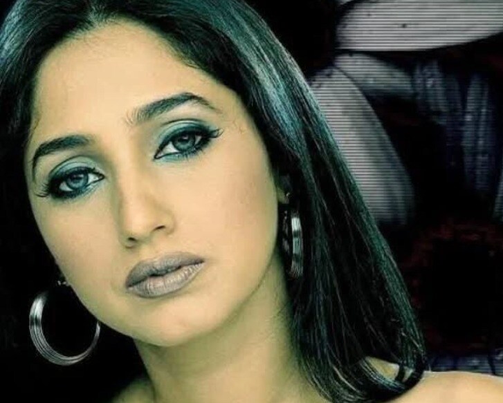 Her Father Delivered 17 Consecutive Hit Films, She Left Bollywood For ...