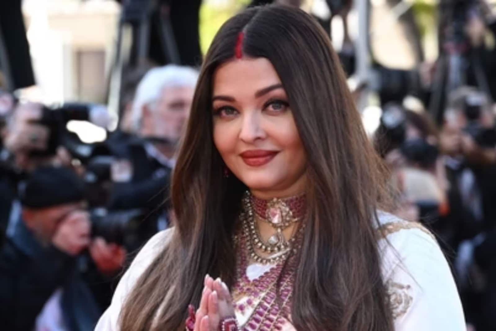 Her Net Worth Is Rs 900 Crore, Married Into Bollywood Royality, Farah ...