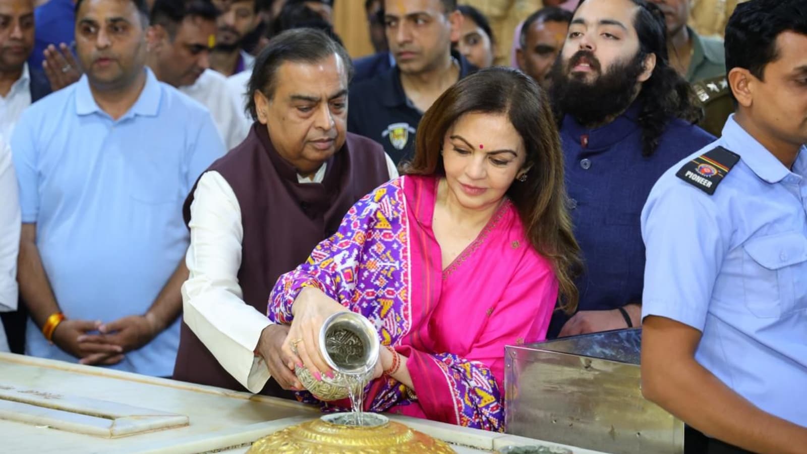 Mukesh Ambani, Family Visit Somnath Temple In Gujarat To Offer Prayers ...