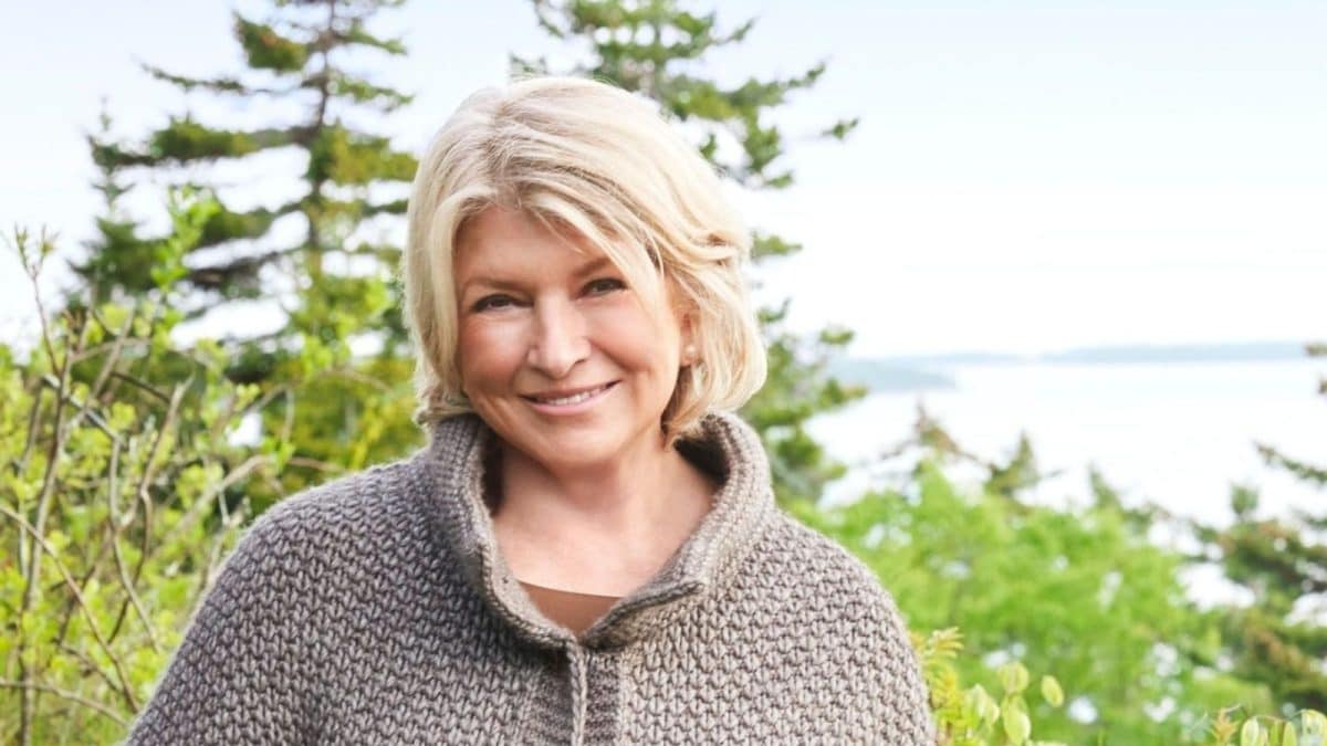 Martha Stewart Denies Getting Plastic Surgeries: 'I Got 16 Stitches On ...