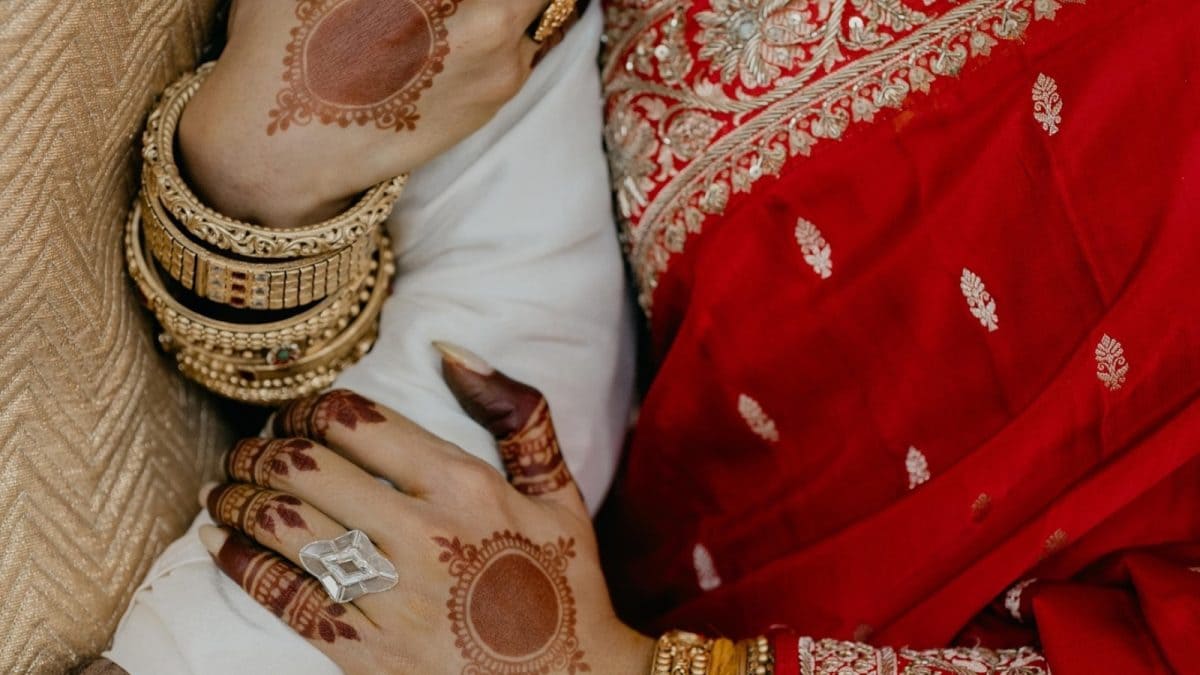 Minimal Or Maximal? How New-Age Couples Are Choosing Their Wedding ...